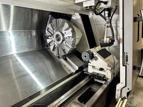 OKUMA GENOS L400E-E CNC Lathes Used - Good #570989 - MachineTools.com
