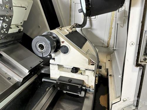 OKUMA GENOS L400E-E CNC Lathes Used - Good #570989 - MachineTools.com