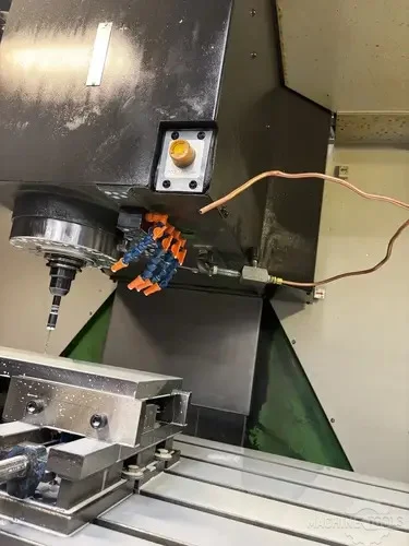 DOOSAN DNM 650 Vertikal-Bearbeitungszentren Gebraucht - Sehr gut 674331 - MachineTools.com